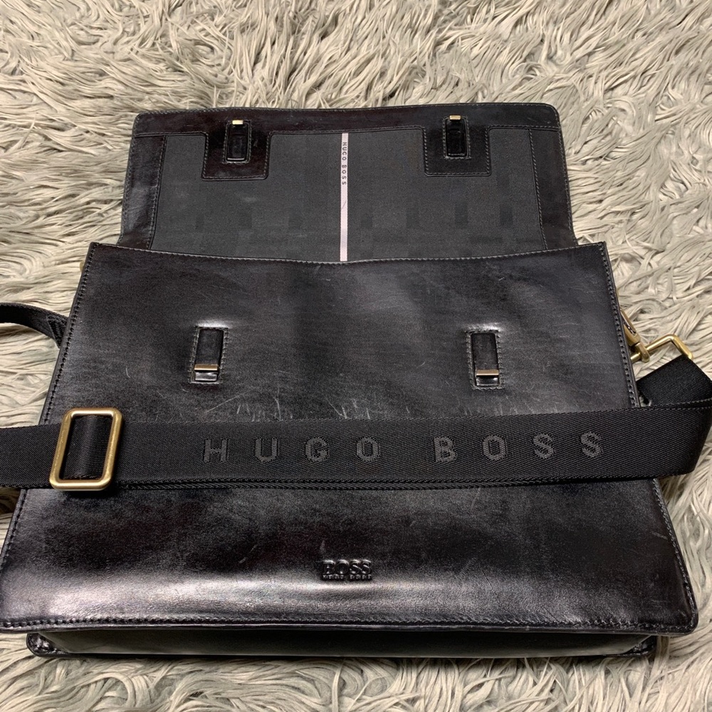 Authentic Hugo Boss Leather Business Messenger - Gem